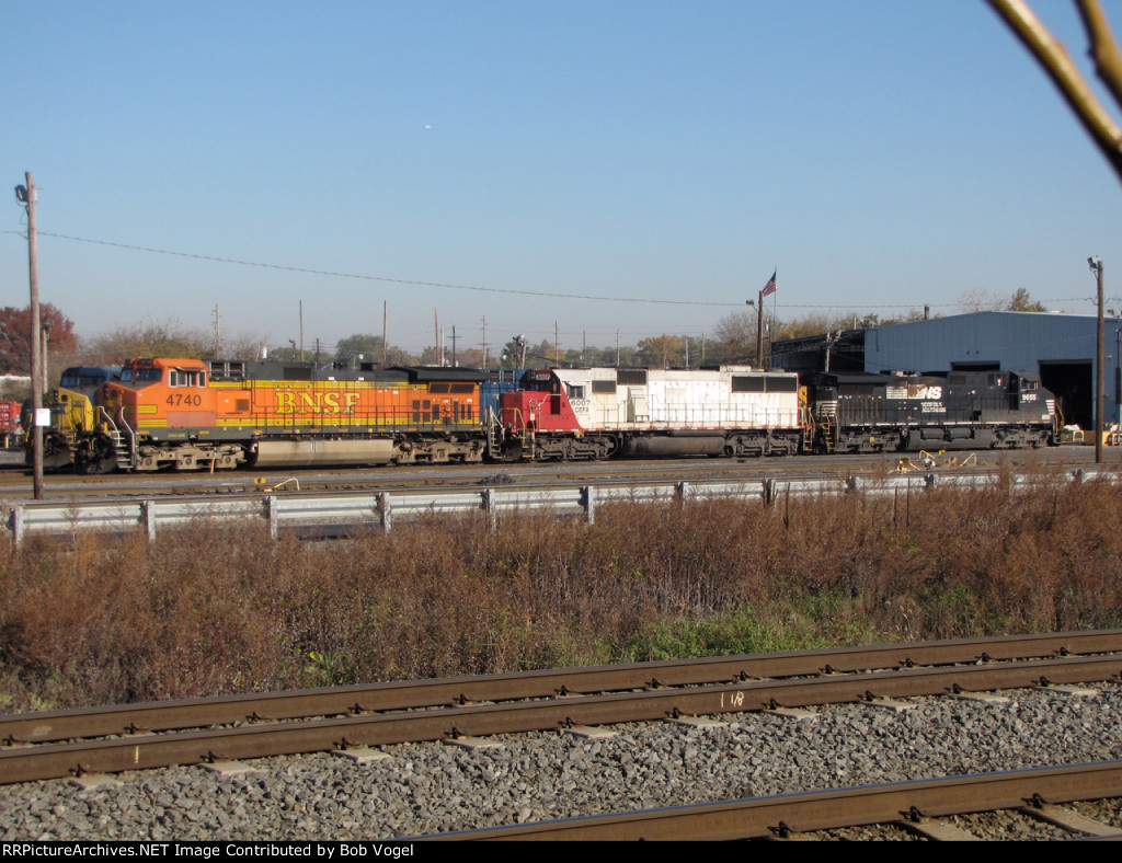 BNSF 4740 and CEFX 6007
